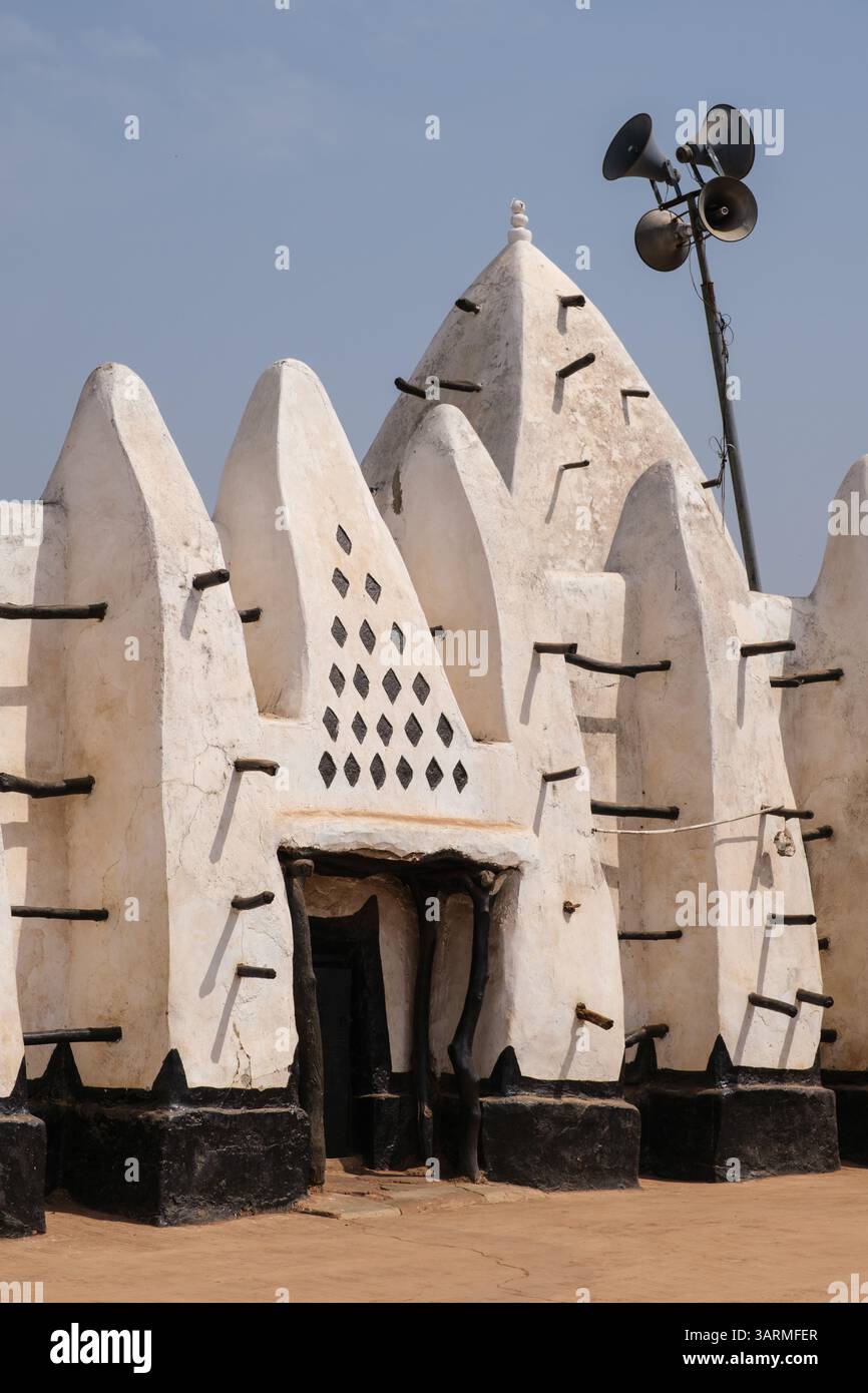 Ghana, Larabanga. Entrance to Ghana's Oldest Mosque Stock Photo - Alamy