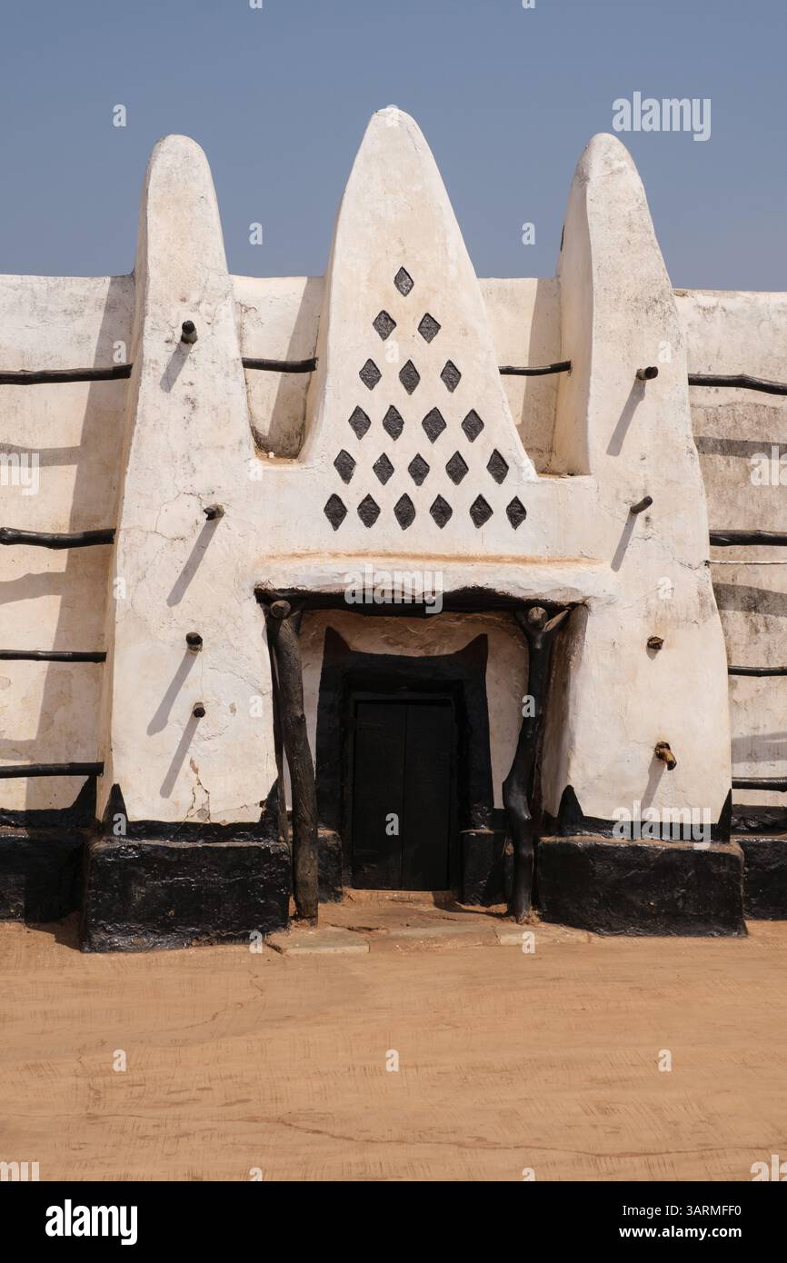 Ghana, Larabanga. Entrance to Ghana's Oldest Mosque Stock Photo - Alamy