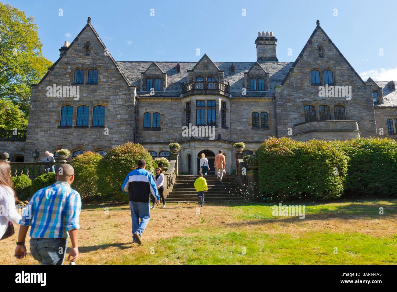 Mill neck mansions hi-res stock photography and images - Alamy