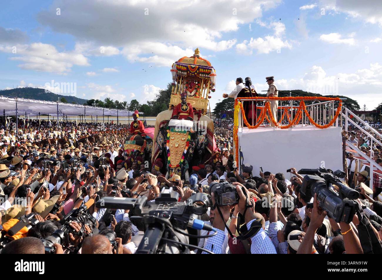 Mysore dasara golden ambari hi-res stock photography and images - Alamy