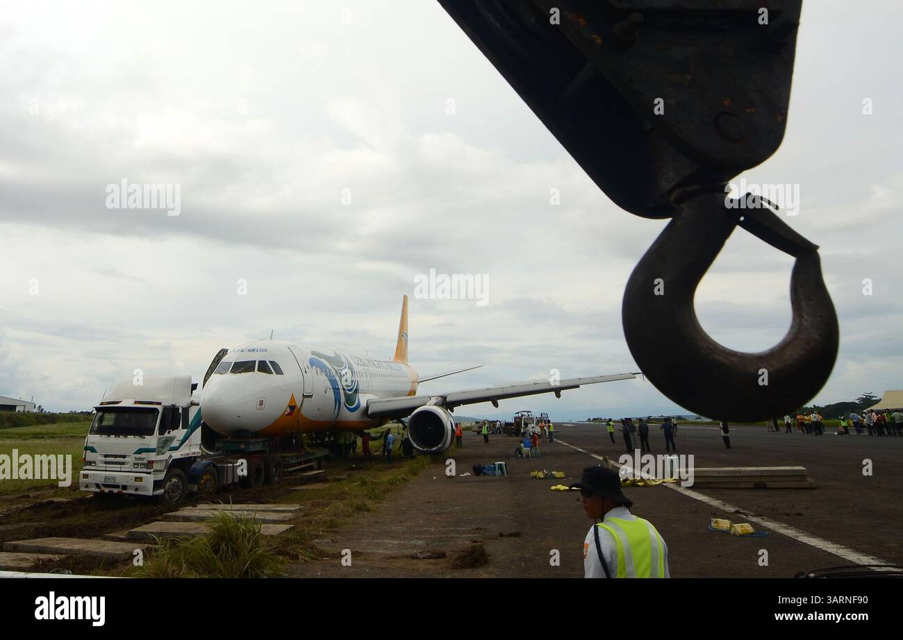 Philippines flight canceled hi-res stock photography and images - Alamy