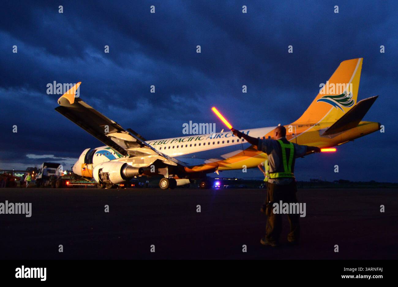 Philippines flight canceled hi-res stock photography and images - Alamy