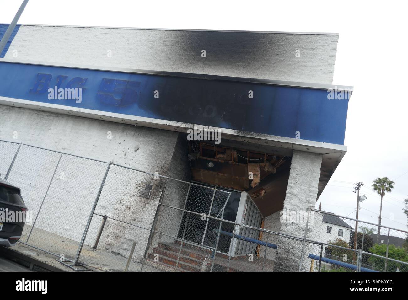 Los Angeles, California, USA 17th April 2025 Big 5 Sporting Goods Store ...