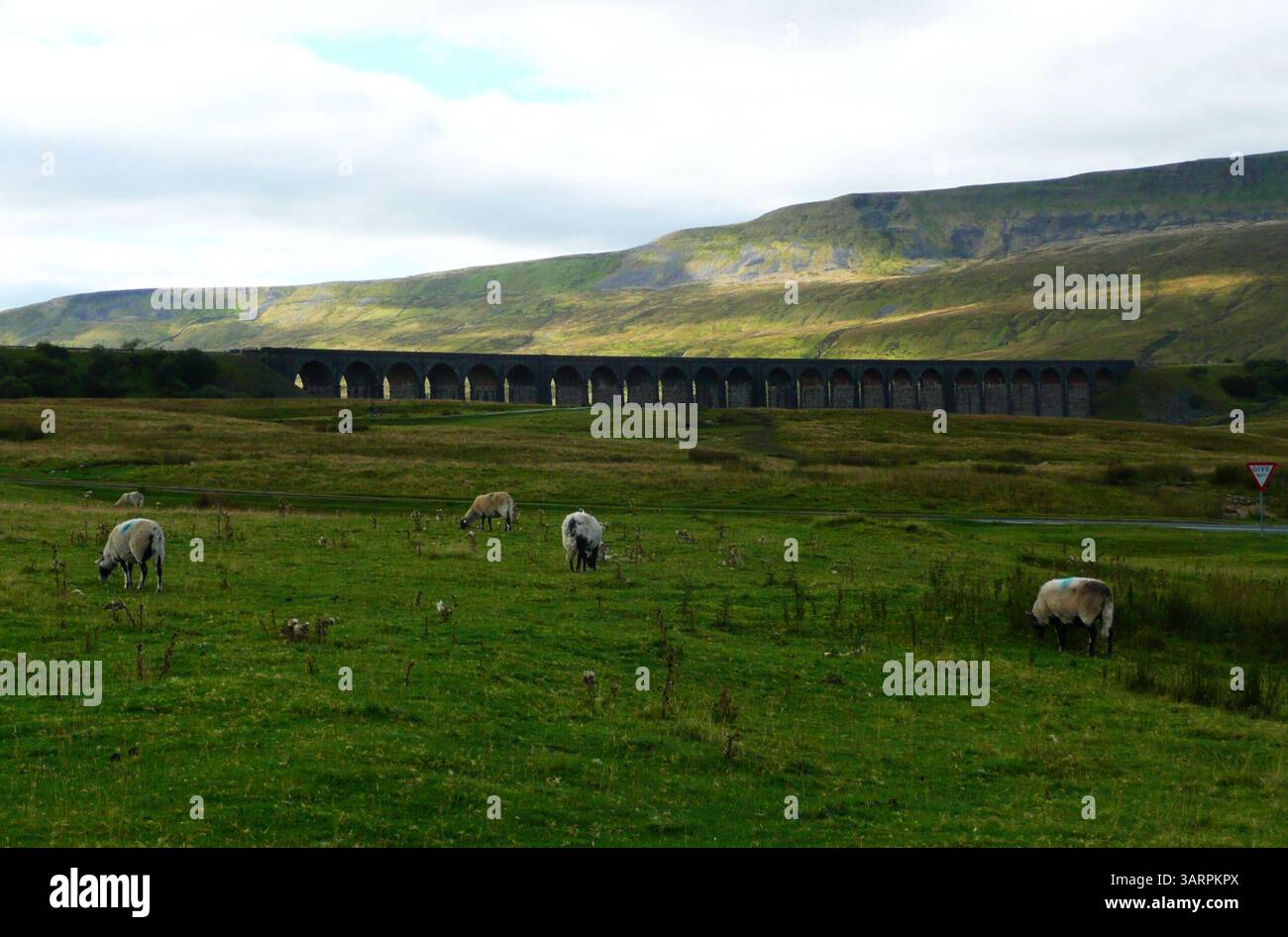 Ribblehead viaduct is 440 yards 400 m long hi-res stock photography and ...