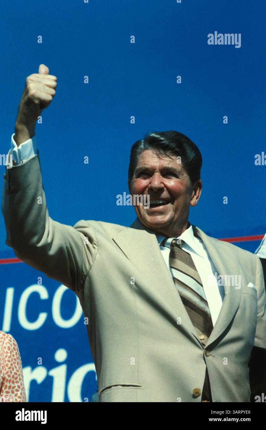 Reagan 1984 crowd hi-res stock photography and images - Alamy