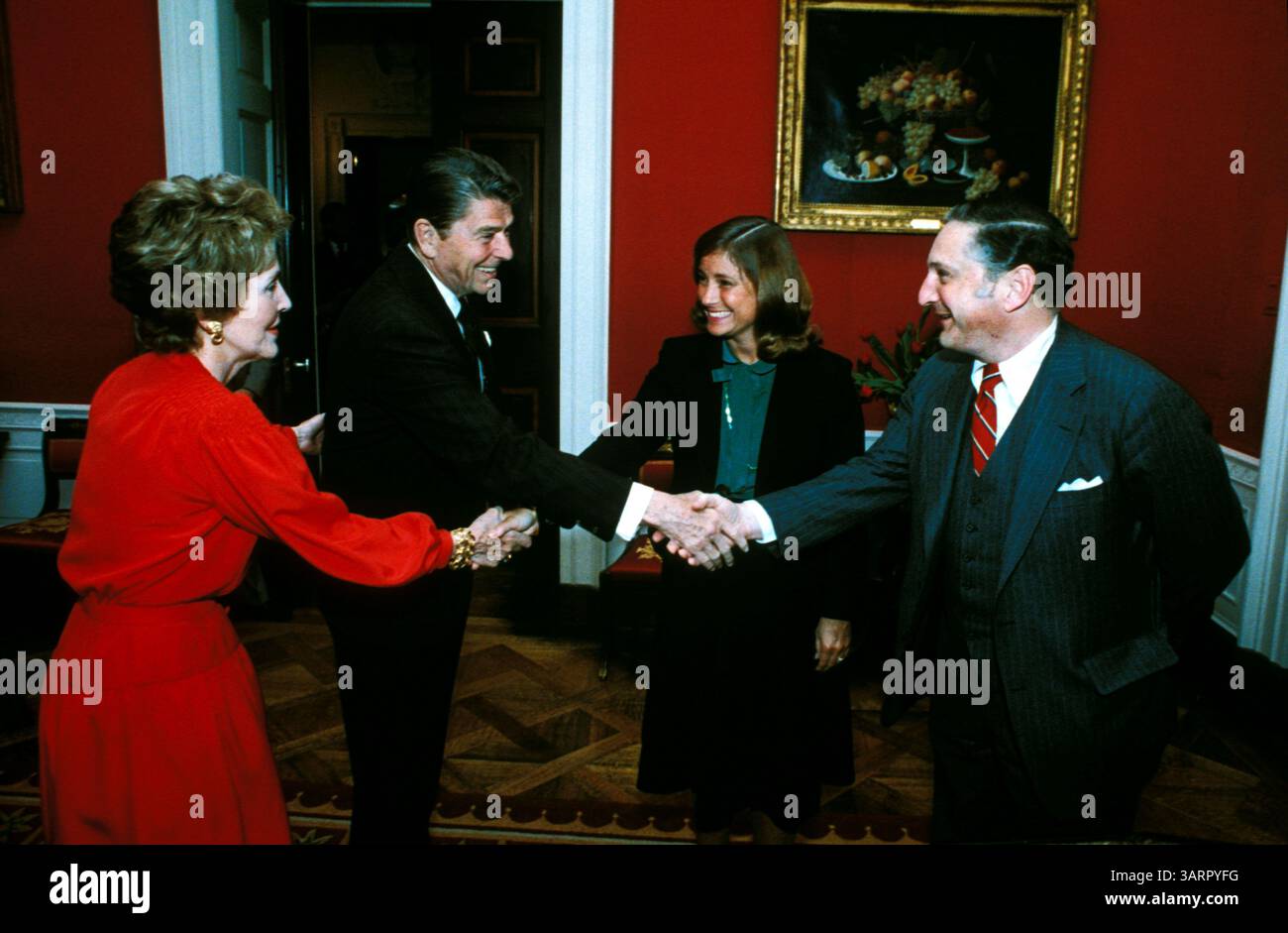 Circa 1987: U.S. President RONALD REAGAN with wife First lady NANCY ...