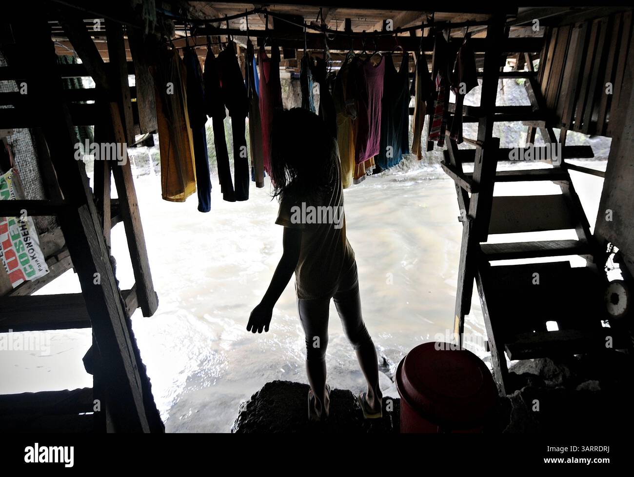 Philippines slum girl hi-res stock photography and images - Alamy
