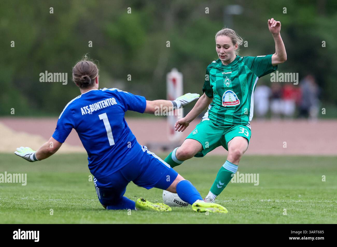 v.li.: Joelin Gnaß (Torhüterin, Torwart, ATS Buntentor, 1) und Maria ...