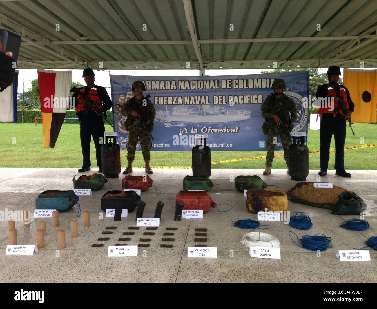 Fuerza civil armada hi-res stock photography and images - Alamy
