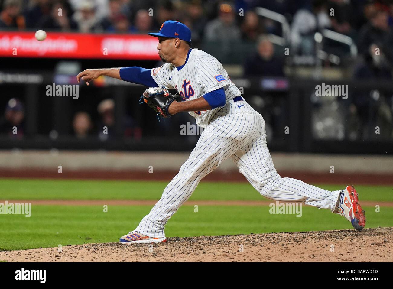 New York Mets' Edwin Díaz pitches during the ninth inning of a baseball ...