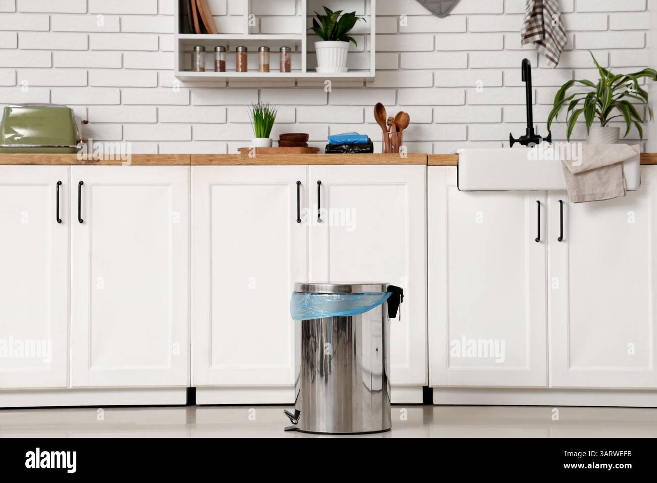 Pedal trash hi-res stock photography and images - Alamy