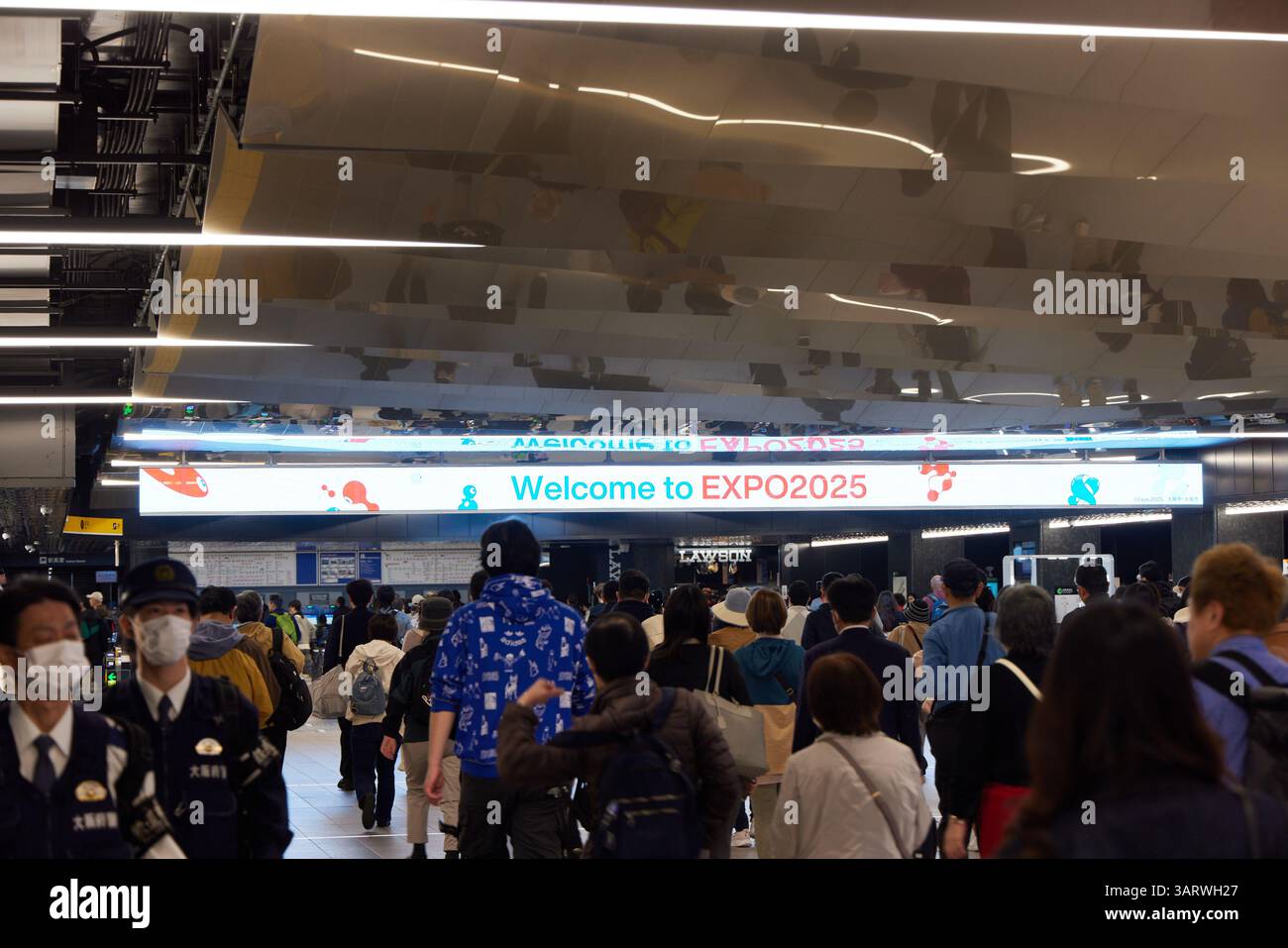 Visitors arrive at Yumeshima Station, directly connected to the venue ...