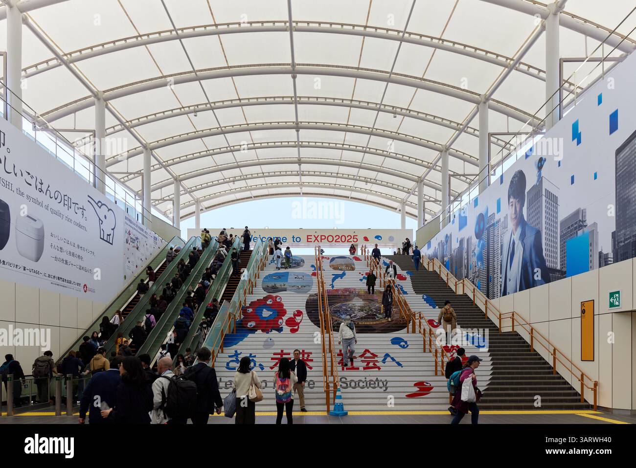 Visitors arrive at Yumeshima Station, directly connected to the venue ...