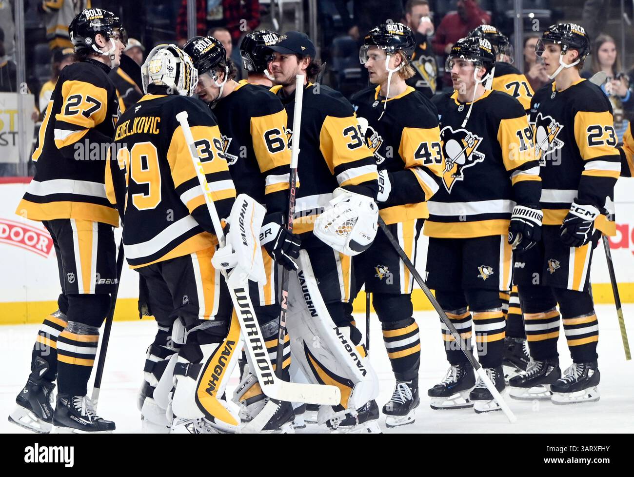 Pittsburgh, United States. 17th Apr, 2025. Pittsburgh Penguins team ...