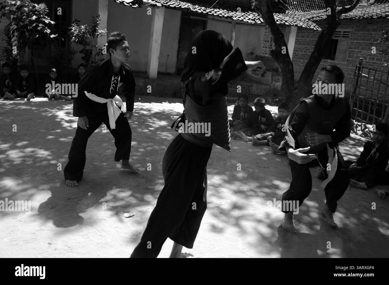 Martial arts pencak silat hi-res stock photography and images - Alamy