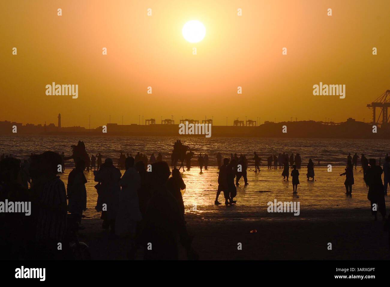 Karachi. 17th Apr, 2025. People enjoy sunset at a beach in southern ...