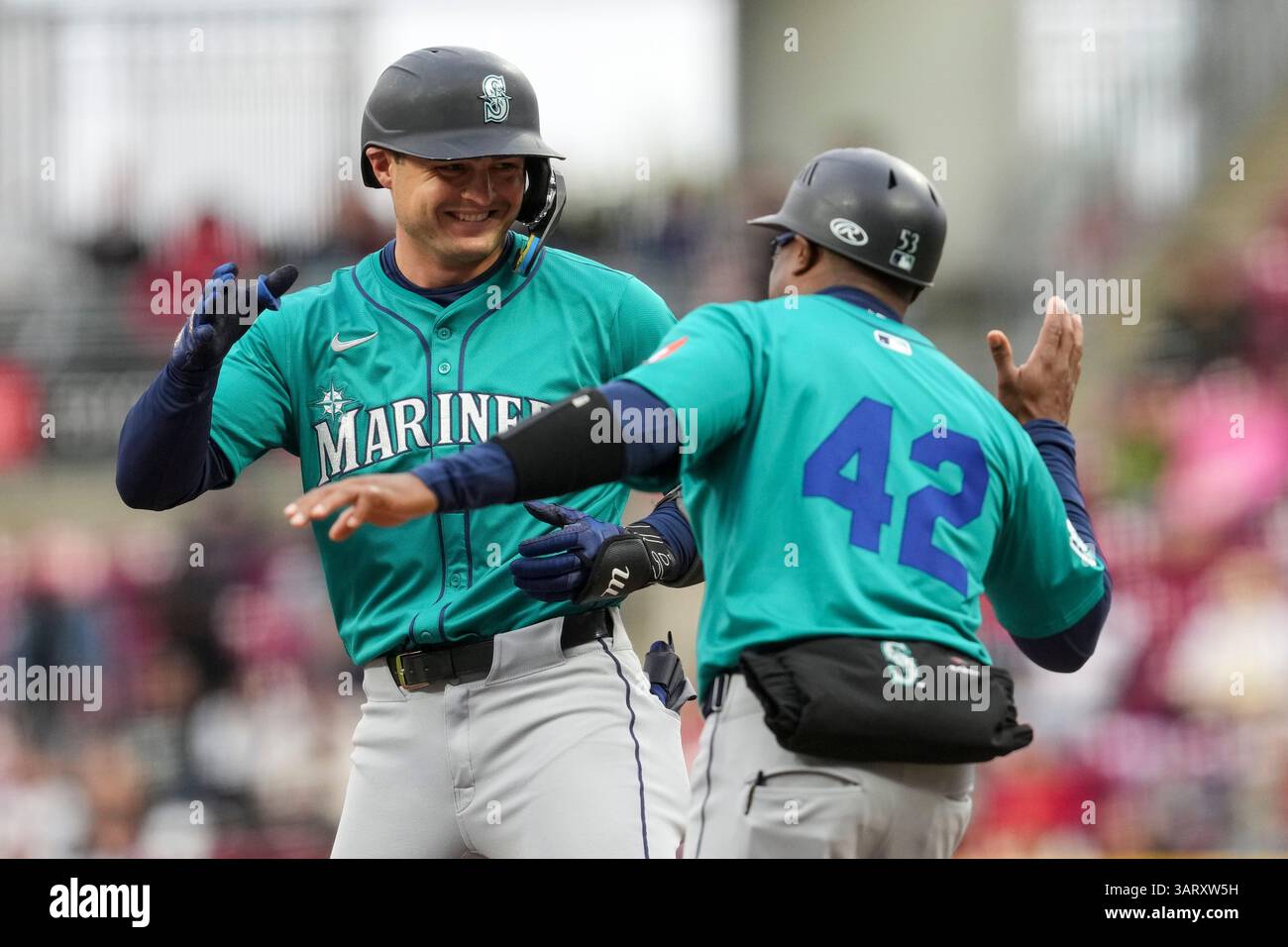 Seattle Mariners' Ben Williamson celebrates after hitting a single ...