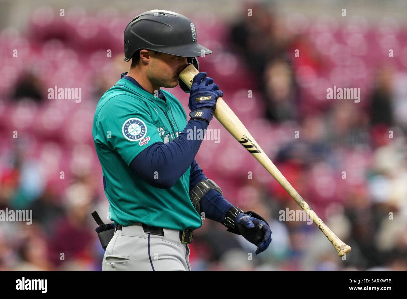 Seattle Mariners' Ben Williamson looks to bat during the second inning ...