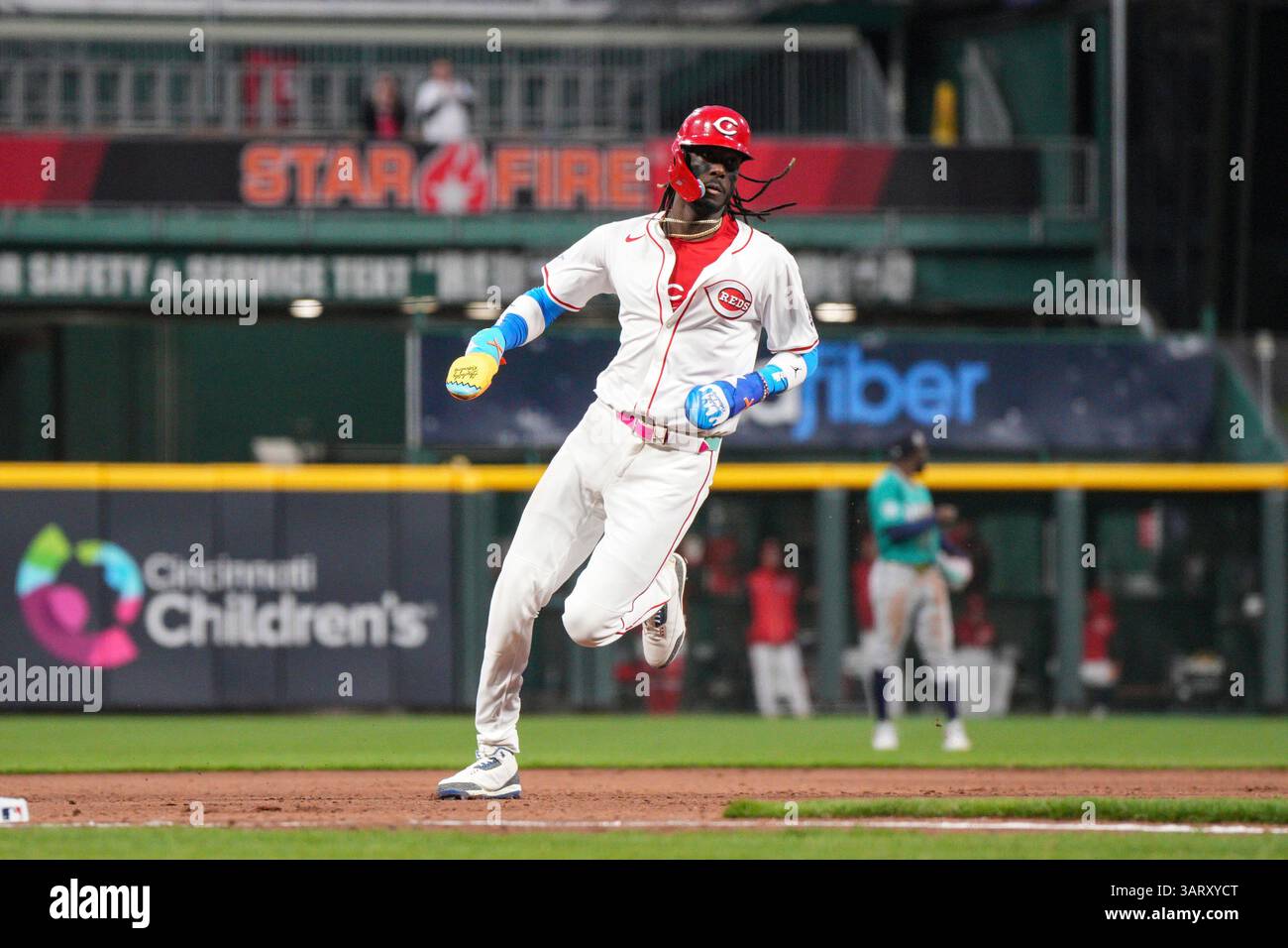Cincinnati Reds' Elly De La Cruz rounds the bases and scores during a ...