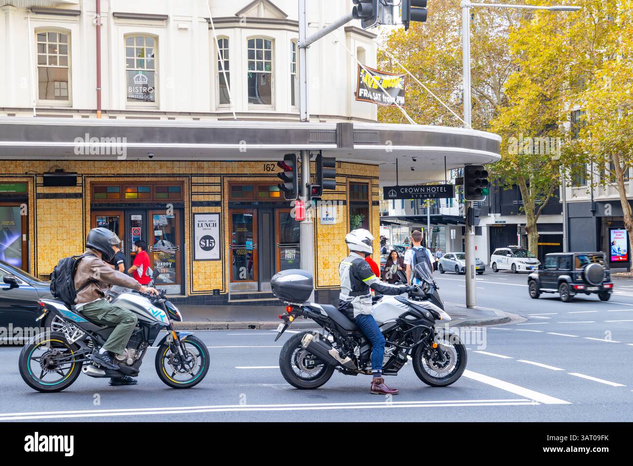 Motorcyclists on their motorbikes at traffic lights in Sydney city ...