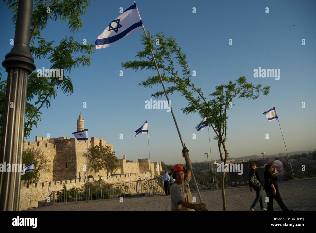August 6, 1988 - Jerusalem, Israel - Preparing for Independence Day in ...