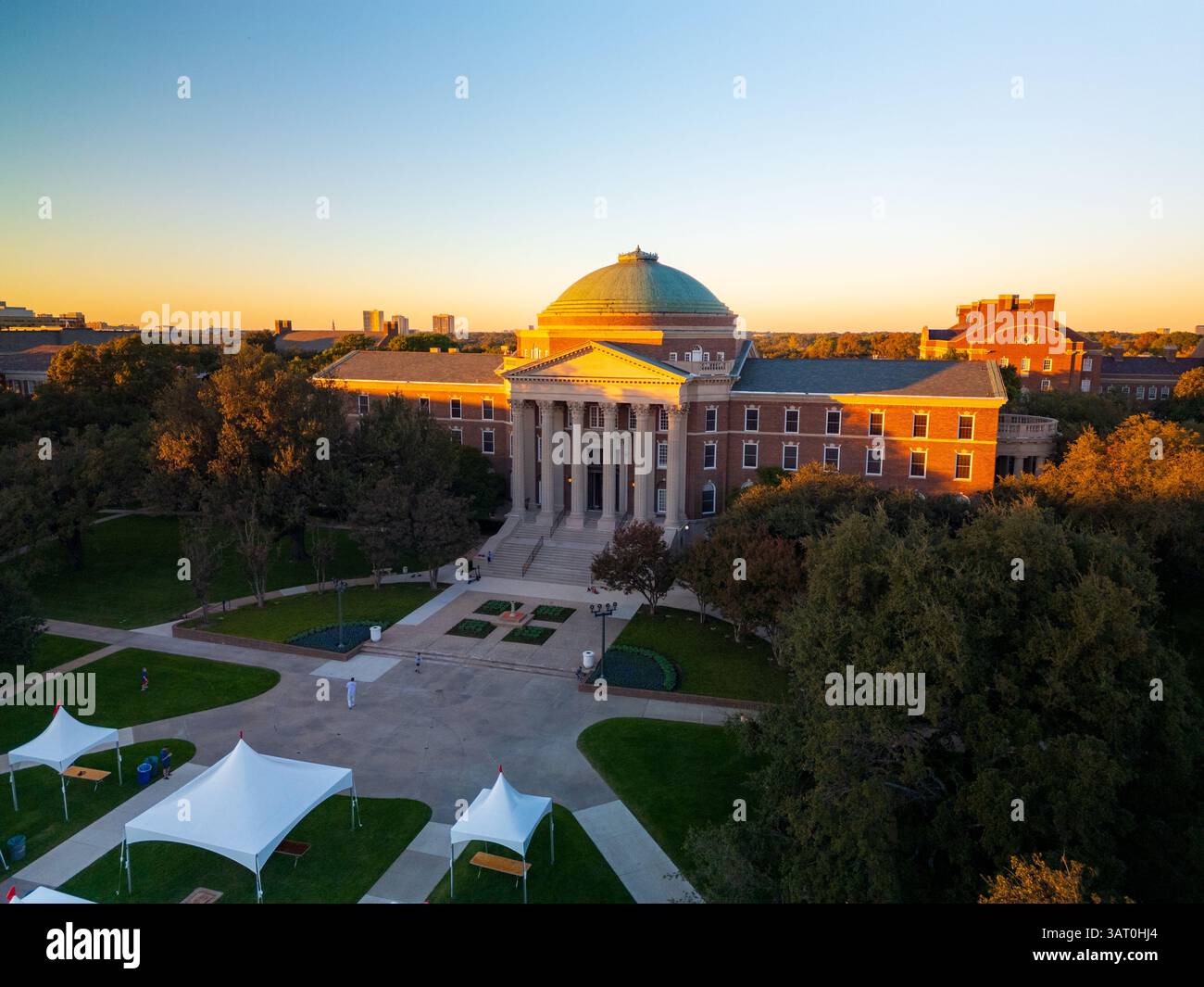 Dallas historic history structure hi-res stock photography and images ...