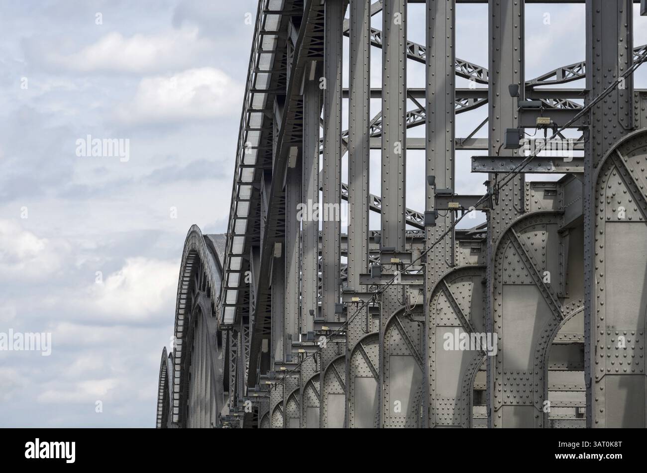 Elbe bridges hi-res stock photography and images - Alamy