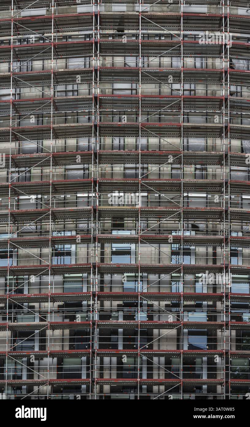 Scaffolding high-rise building Stock Photo - Alamy