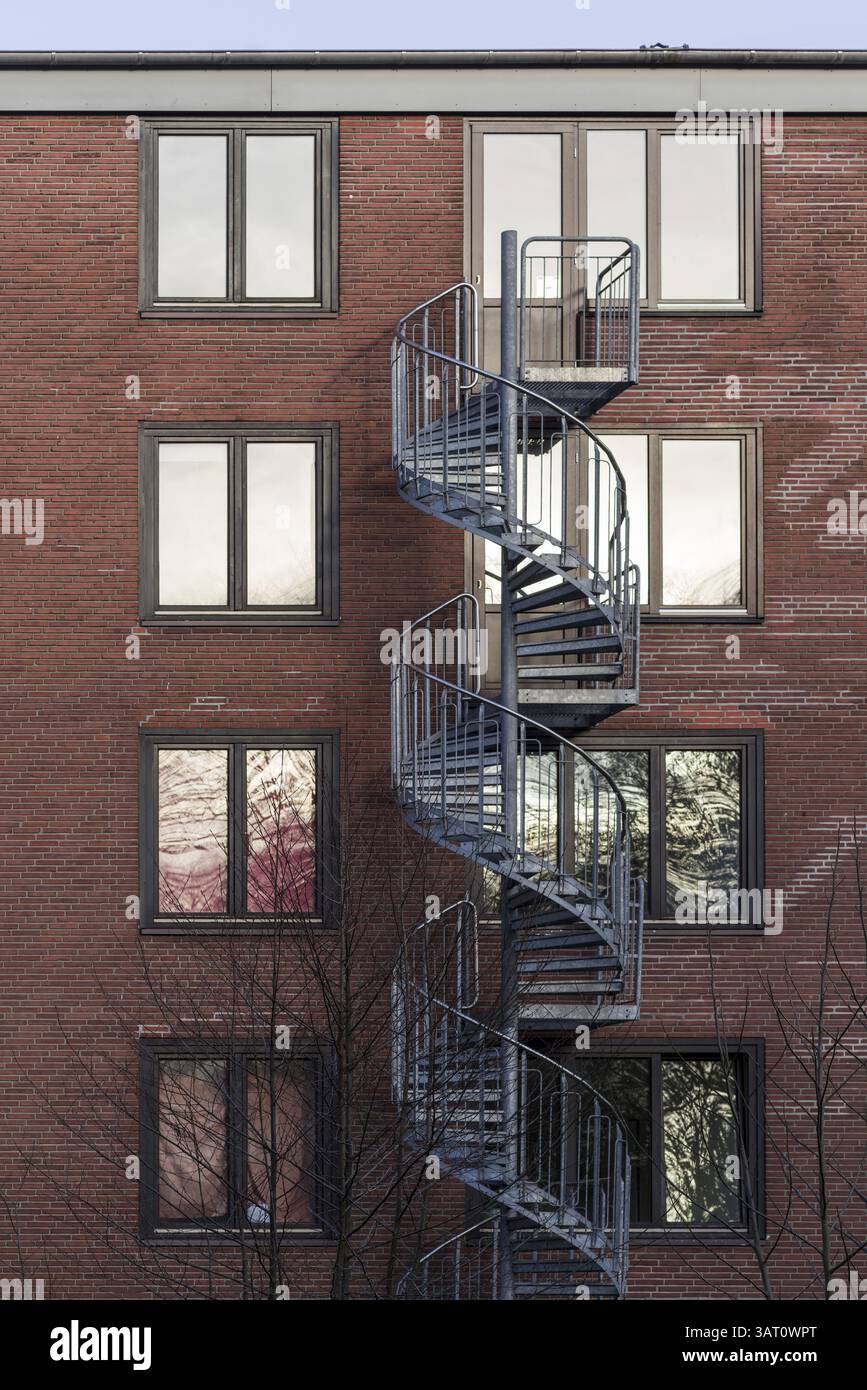 Fire escape on highrise hi-res stock photography and images - Alamy