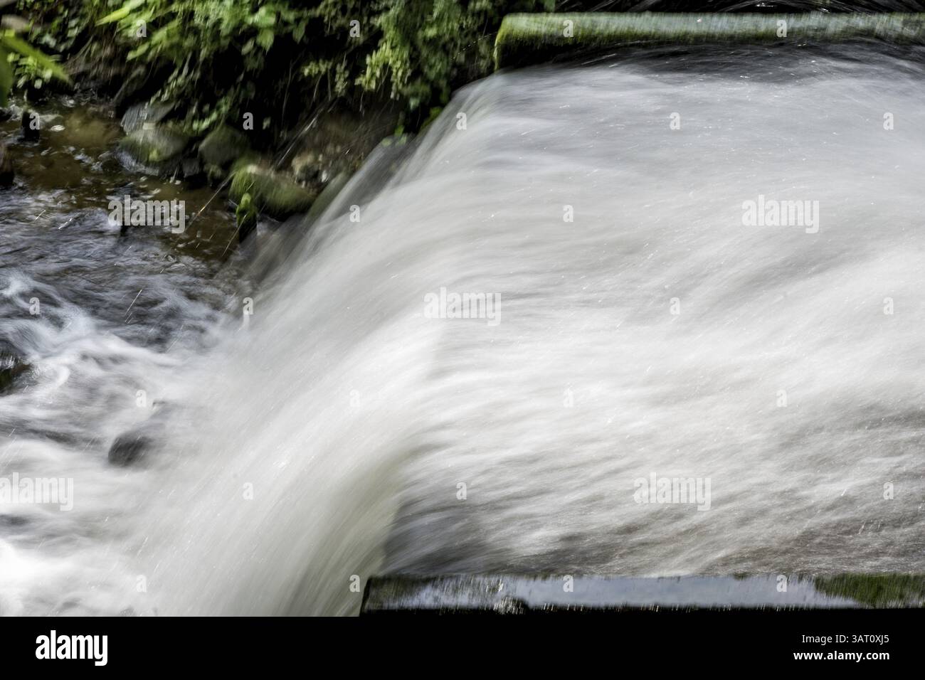 Fast shot people in water hi-res stock photography and images - Alamy