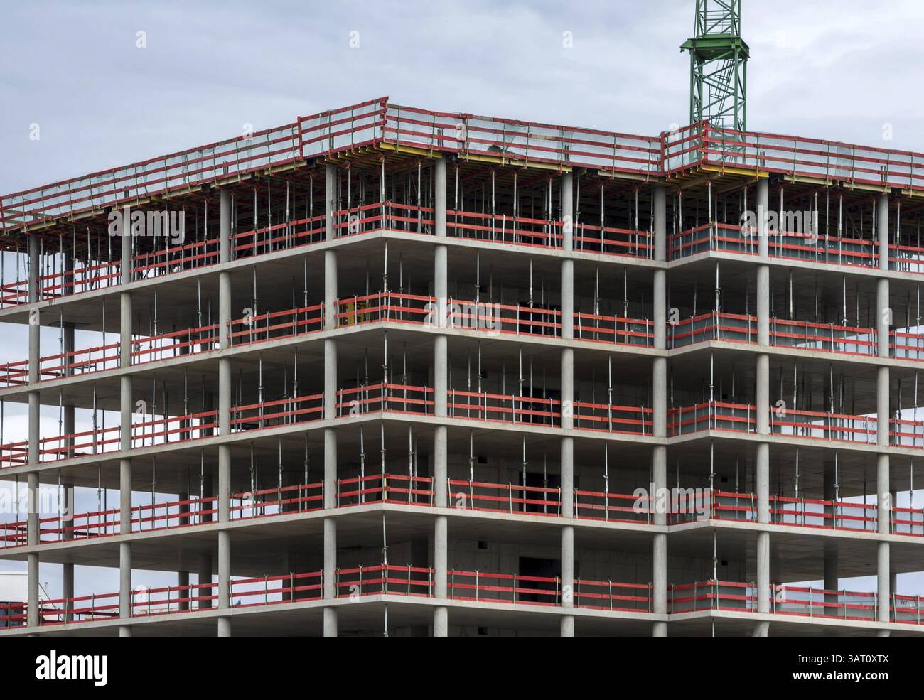 Tower block being built hi-res stock photography and images - Alamy