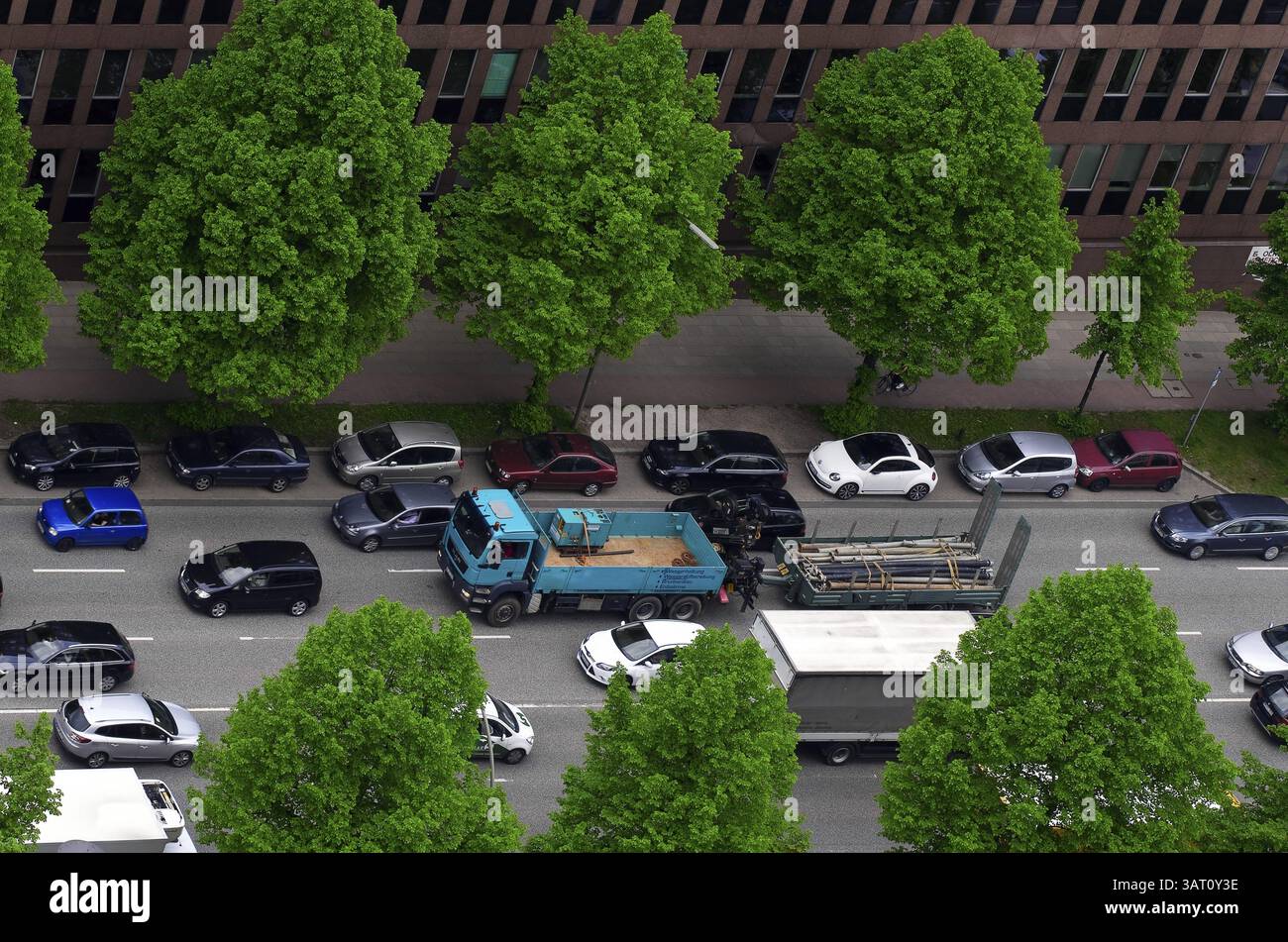 Overhead driving angle hi-res stock photography and images - Alamy