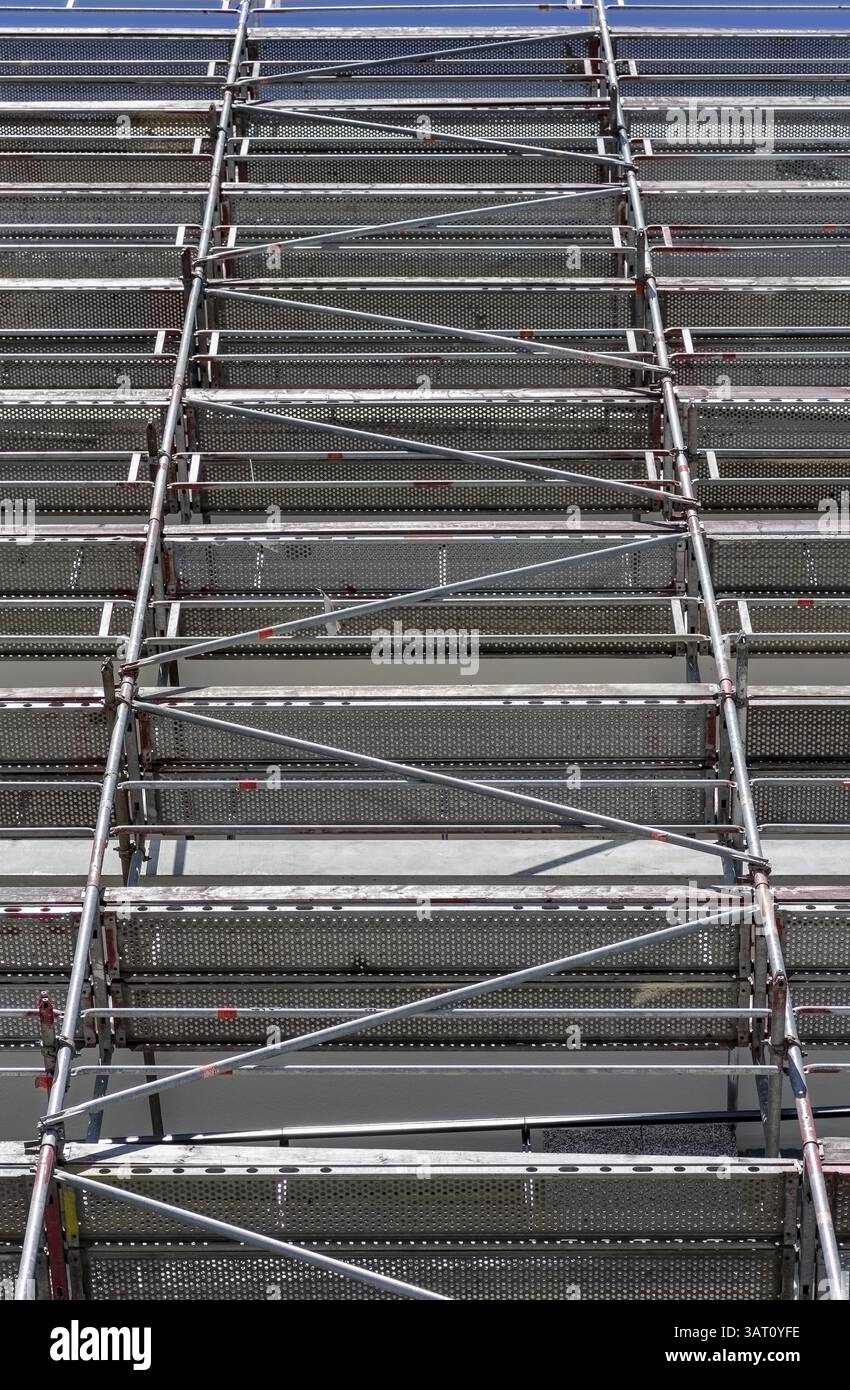 Modern scaffolding on the tower block Stock Photo - Alamy