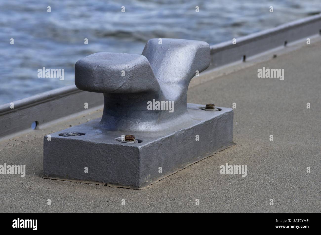 Mooring block hi-res stock photography and images - Alamy