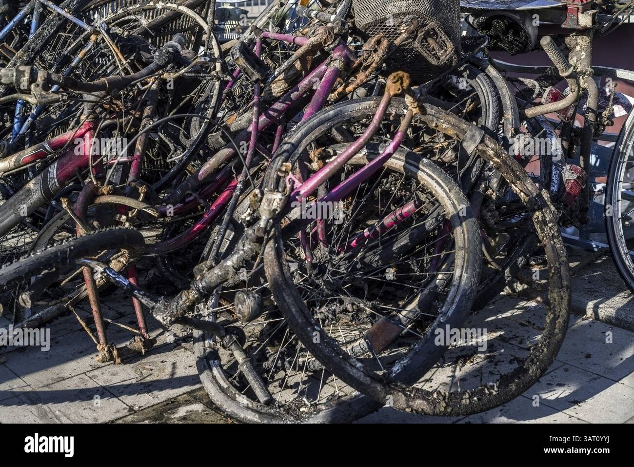 Scrap bikes hi-res stock photography and images - Alamy