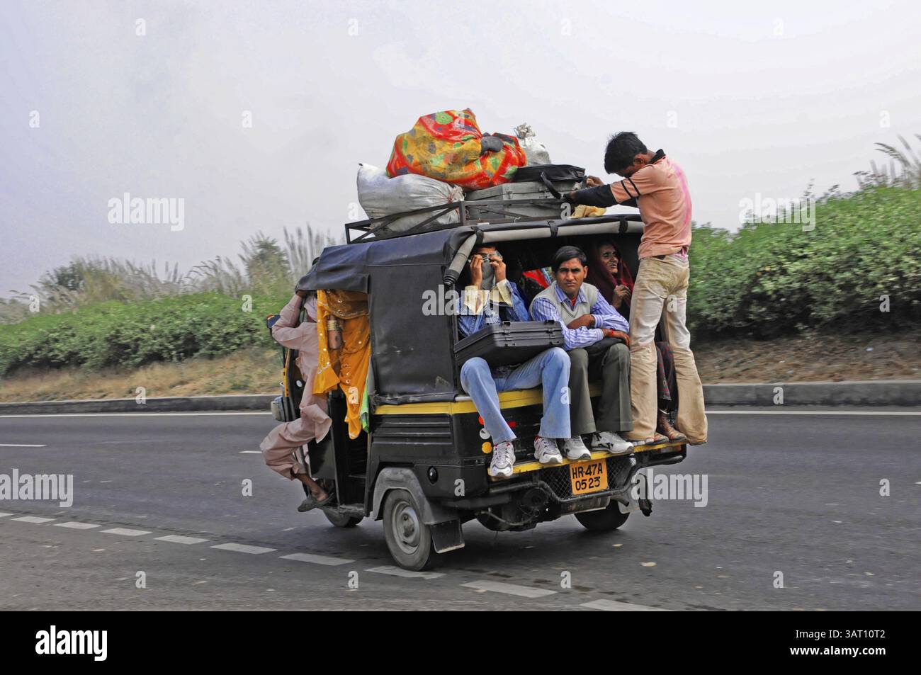 Jaipur, Rajasthan, North India, India, Asia, An overloaded car with ...
