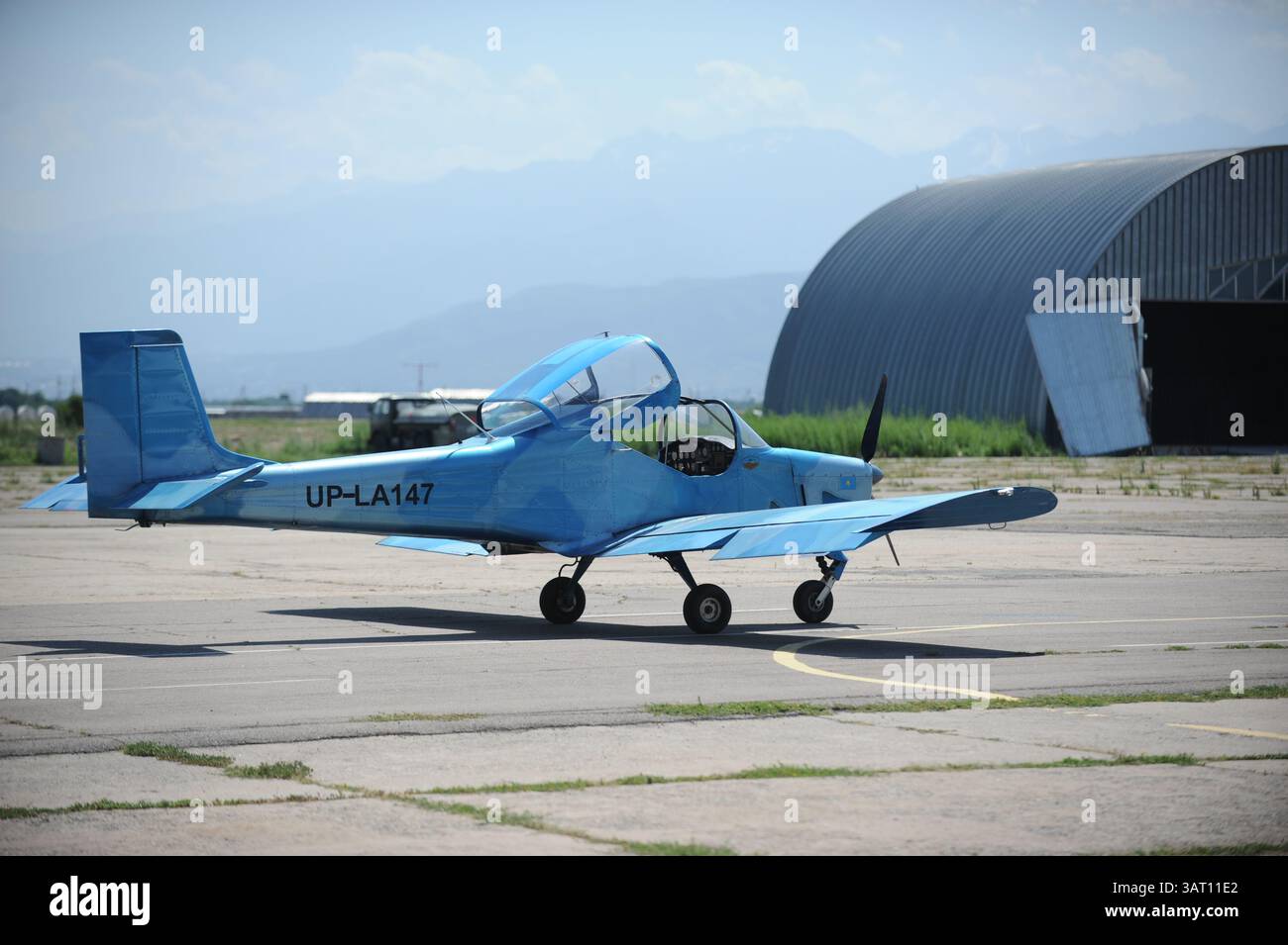 Mini airplanes for tourist city flights Stock Photo - Alamy