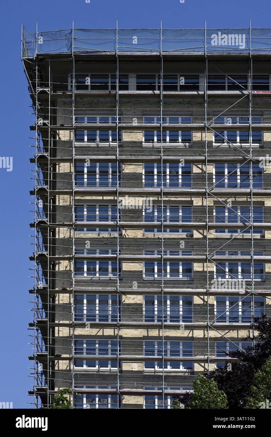 Scaffolding on the tower block Stock Photo - Alamy