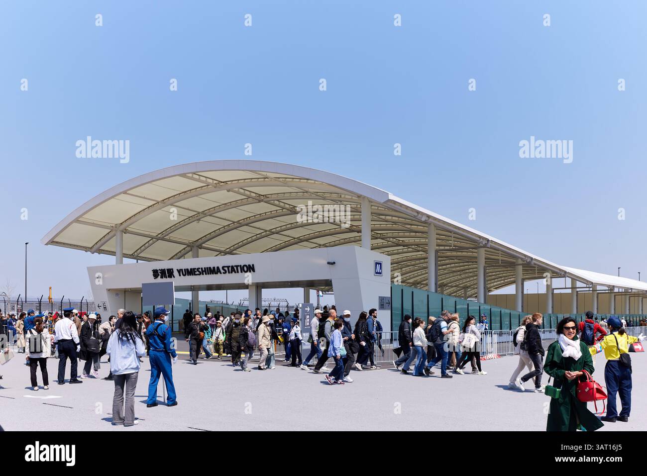 Visitors arrive at Yumeshima Station, directly connected to the venue ...