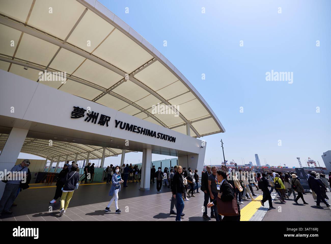 Visitors arrive at Yumeshima Station, directly connected to the venue ...