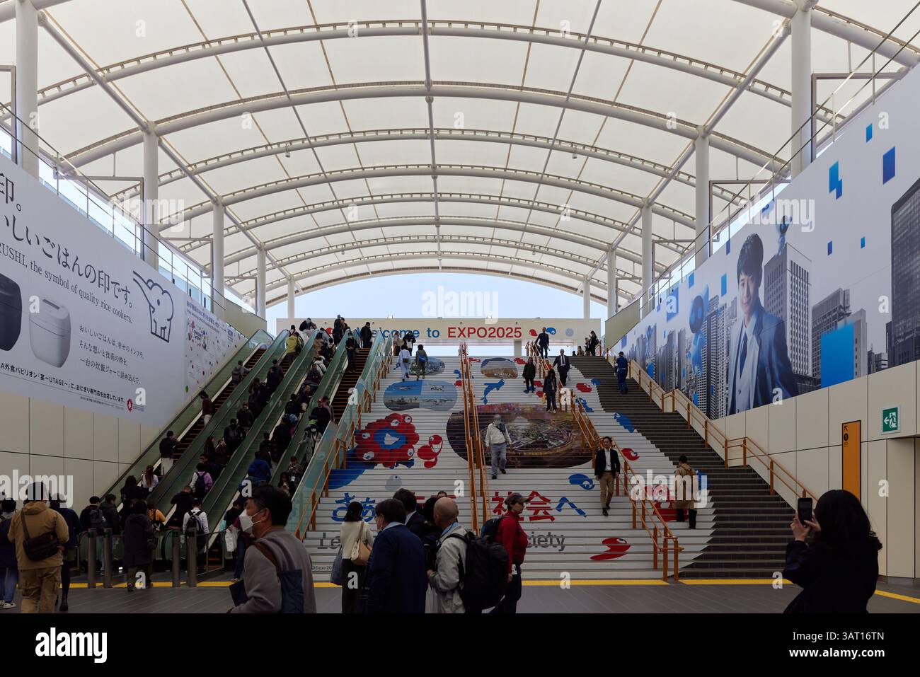 Visitors arrive at Yumeshima Station, directly connected to the venue ...