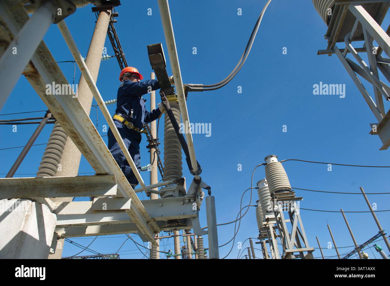 Workers are repairing the power grid Stock Photo - Alamy