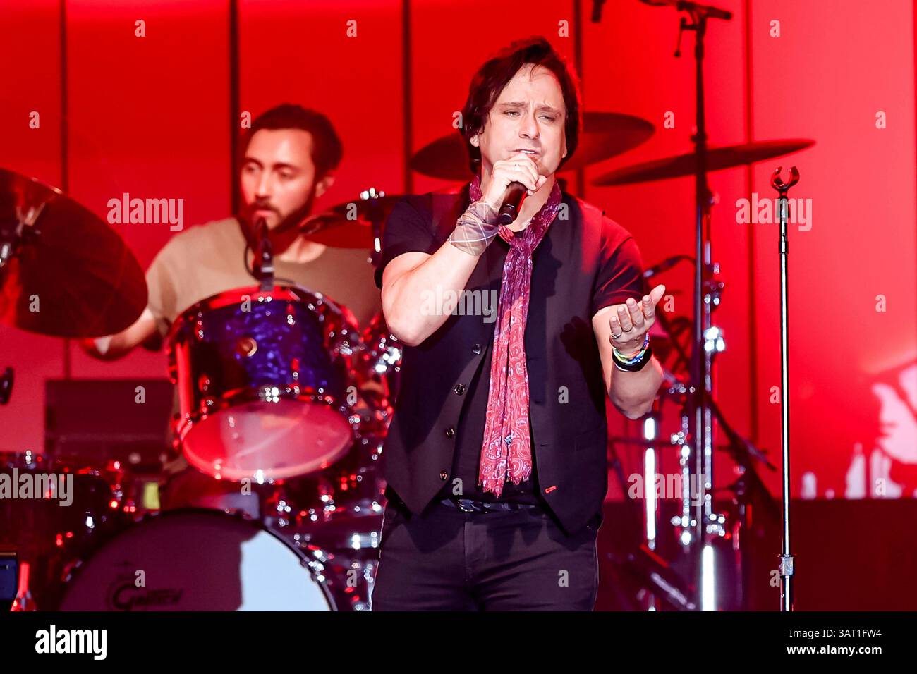 Nic Collins und Tim Howar von Mike and the Mechanics live bei einem ...