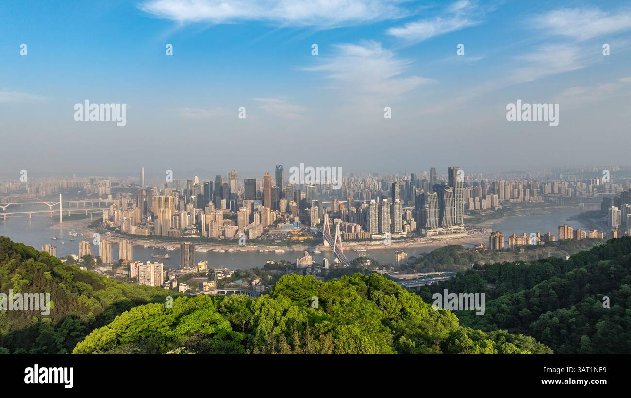 (250418) -- CHONGQING, April 18, 2025 (Xinhua) -- An aerial drone photo ...