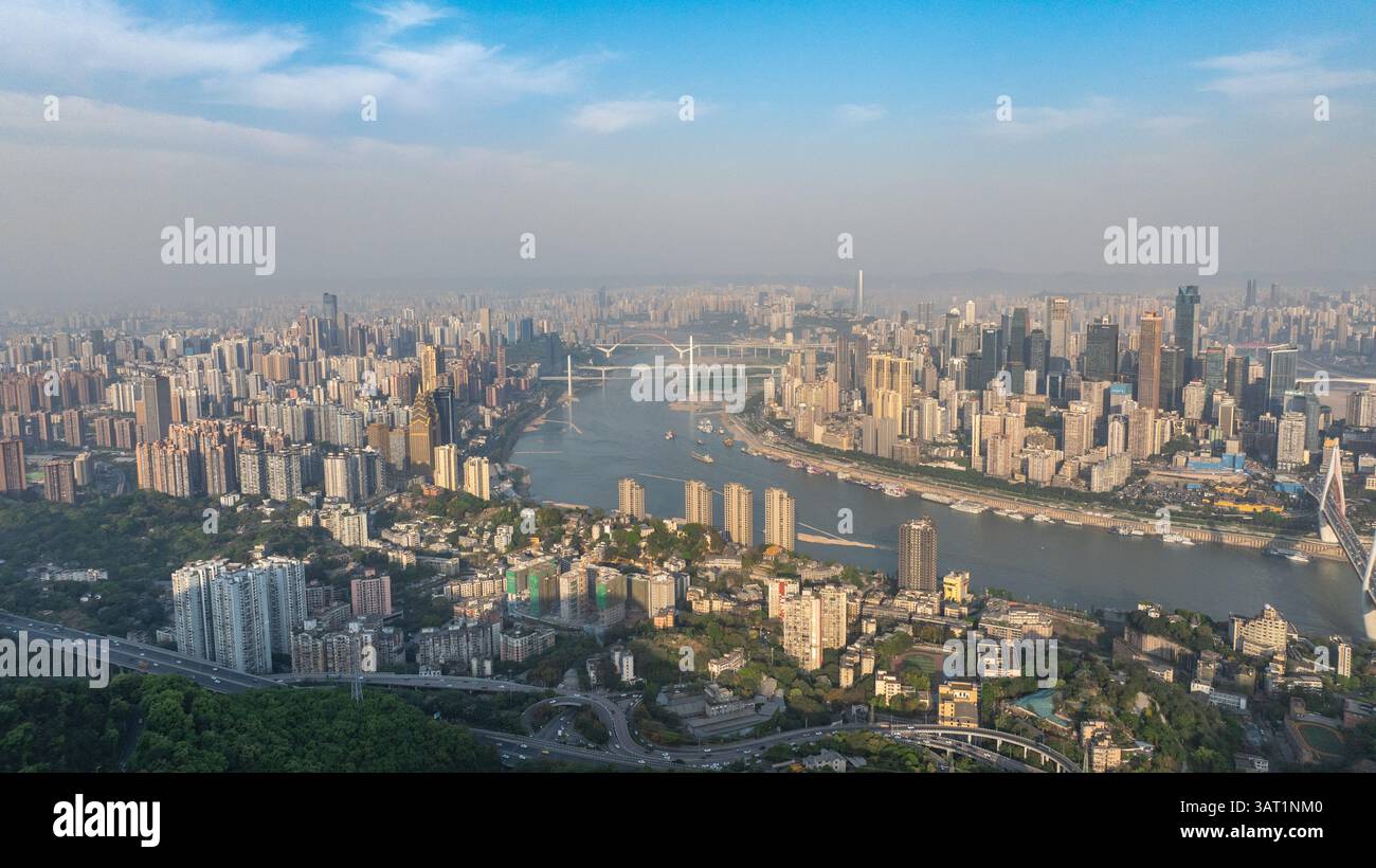 (250418) -- CHONGQING, April 18, 2025 (Xinhua) -- An aerial drone photo ...