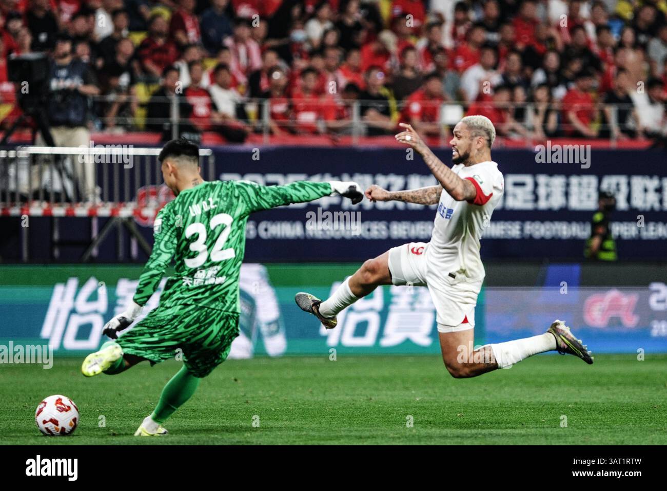 Chengdu Rongcheng Football Club 1-1 draw Yunnan Yukun Football Club at ...