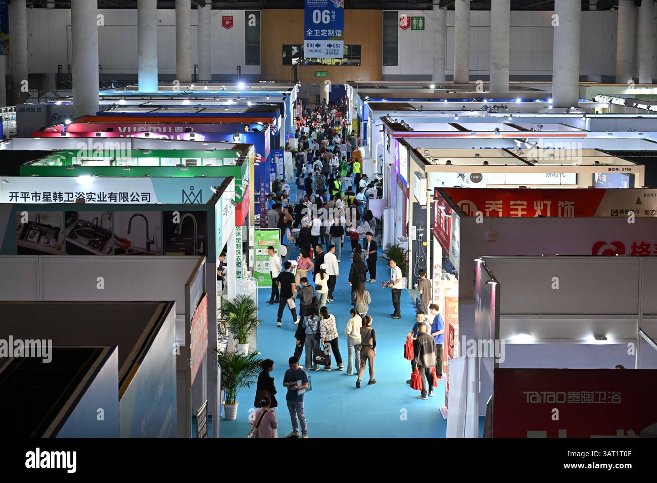 Chengdu,China.16th April 2025. The 24th China (Chengdu) Building ...
