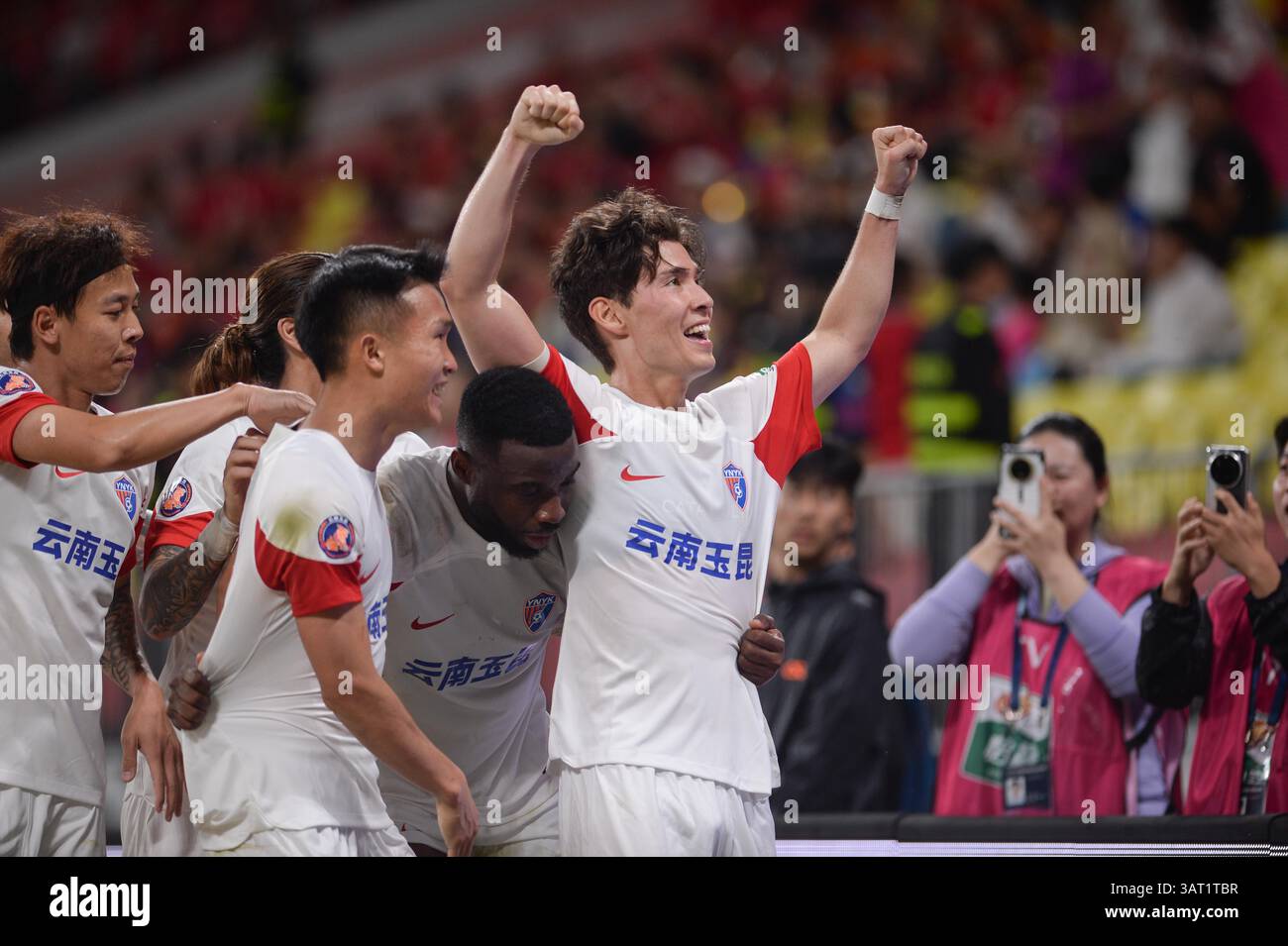 Chengdu Rongcheng Football Club 1-1 draw Yunnan Yukun Football Club at the seventh round of the ...