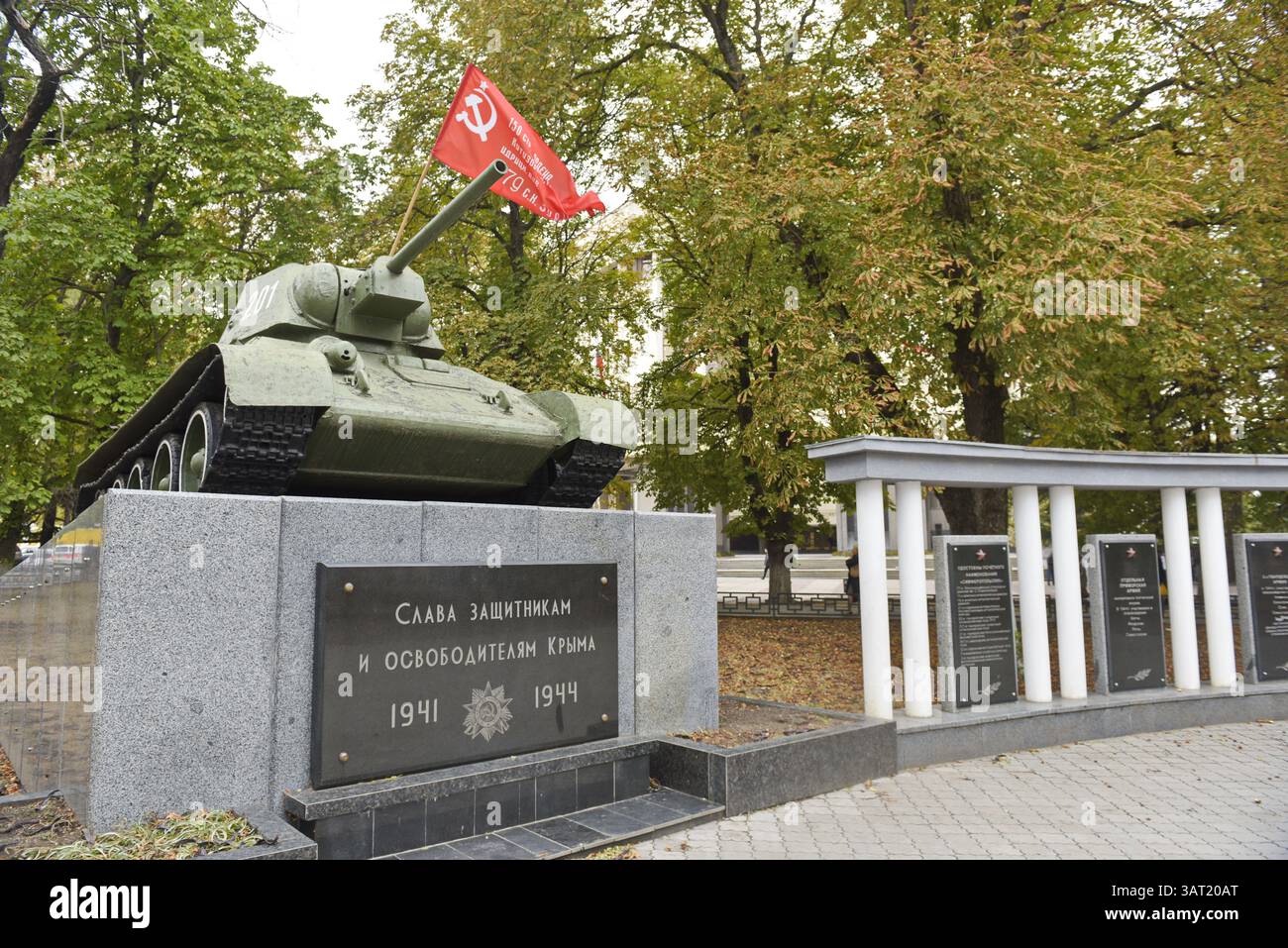 Soviet monument tank flag hi-res stock photography and images - Alamy