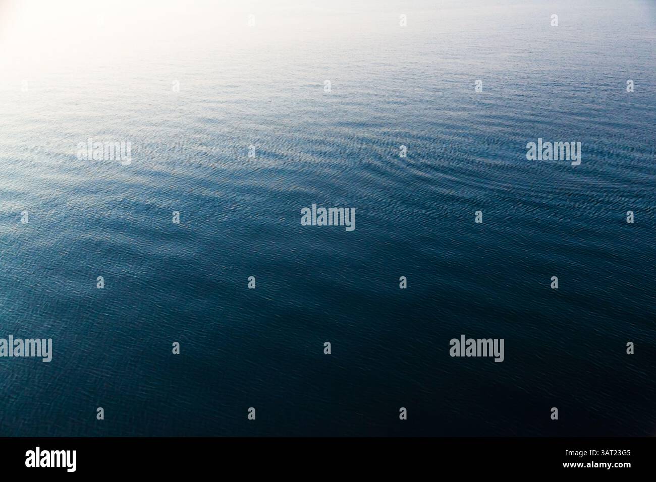 Deep blue water calm hi-res stock photography and images - Alamy